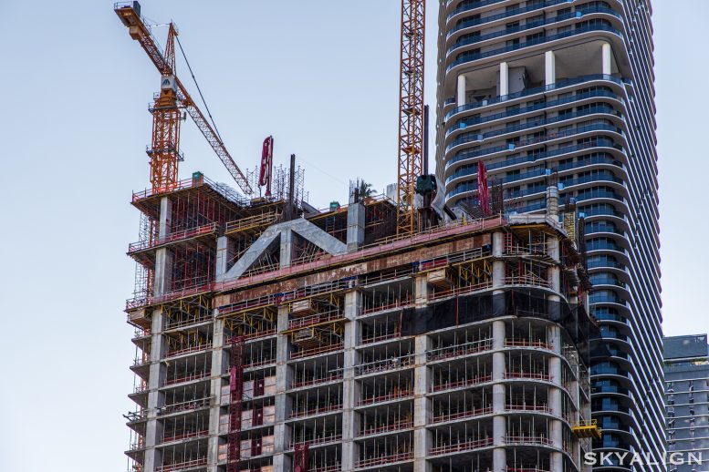 830 Brickell's Glass Façade Installation And Vertical Ascent Continues ...