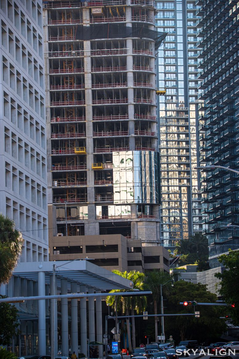 830 Brickell's Glass Façade Installation And Vertical Ascent Continues ...