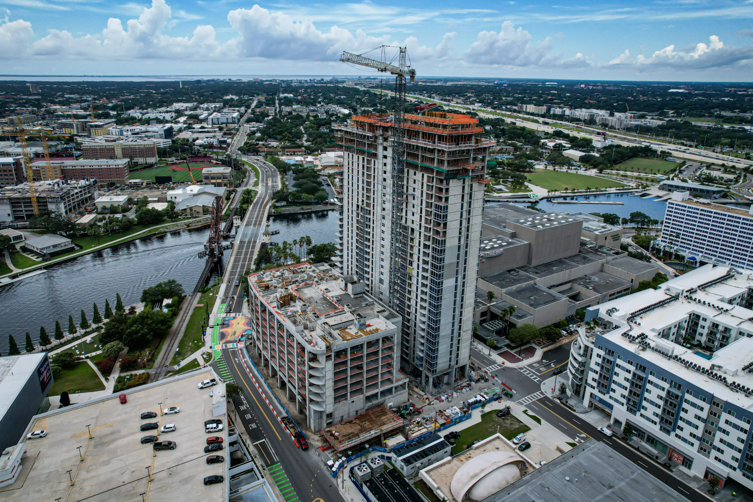 YIMBY Checks In On 31-Story 'Aer' Under Construction At 300 West Tyler ...