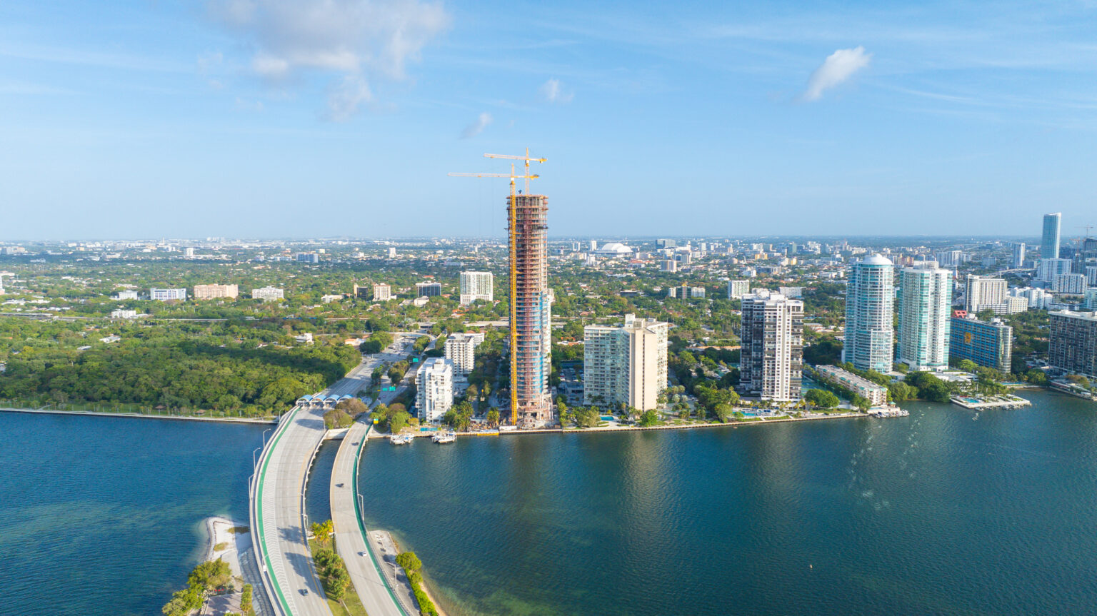 Una Residences Tops Off At 175 Southeast 25th Road In Brickell, Miami ...
