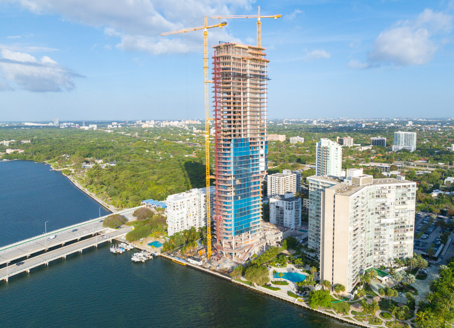 Una Residences Tops Off At 175 Southeast 25th Road In Brickell, Miami ...